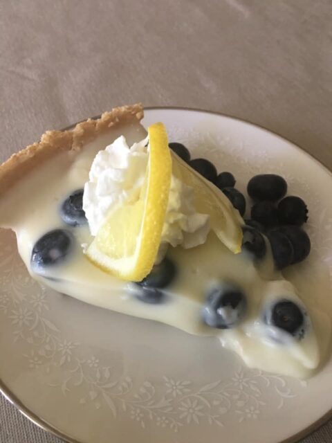 No-Bake Lemon Blueberry Pie — That's Easy to Make!